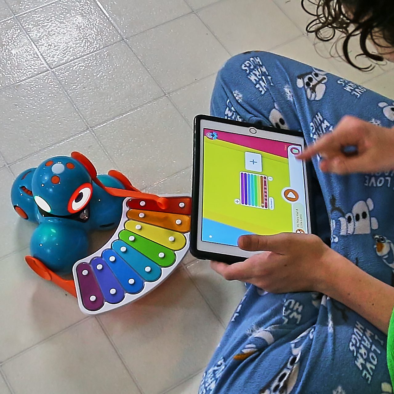 Dash STEM Learning Robot at Best Buy Programming Kids Robotics