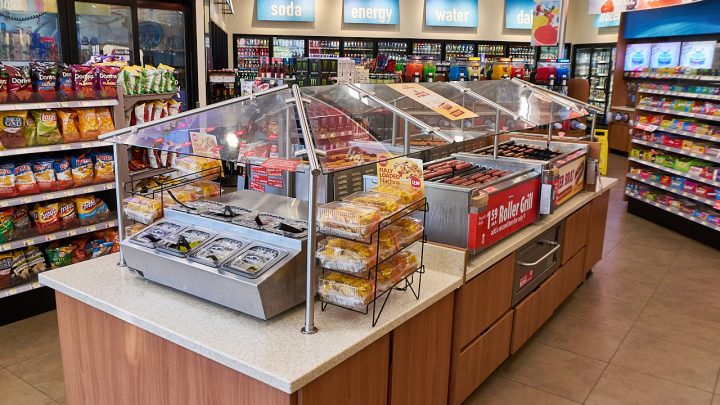 5 Ways to Build the Perfect Hotdog RaceTrac Dogtoberfest