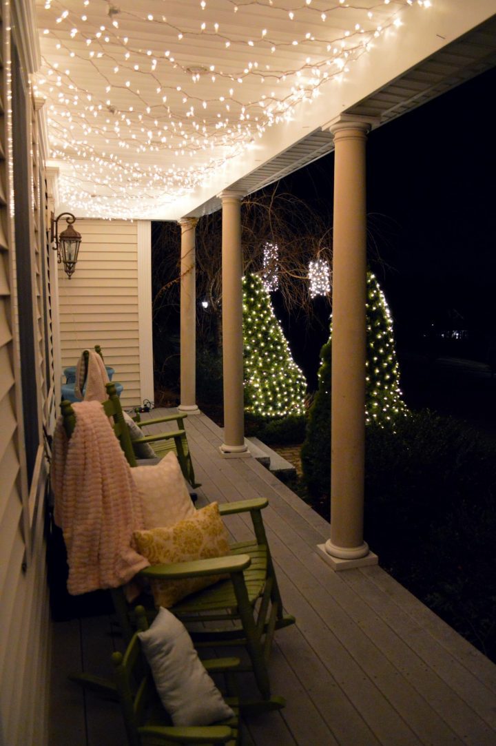 Gorgeous Twinking Holiday Porch Lights Tutorial Christmas decor