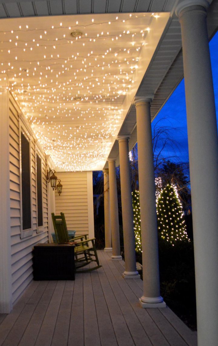 Gorgeous Twinking Holiday Porch Lights Tutorial Christmas decor