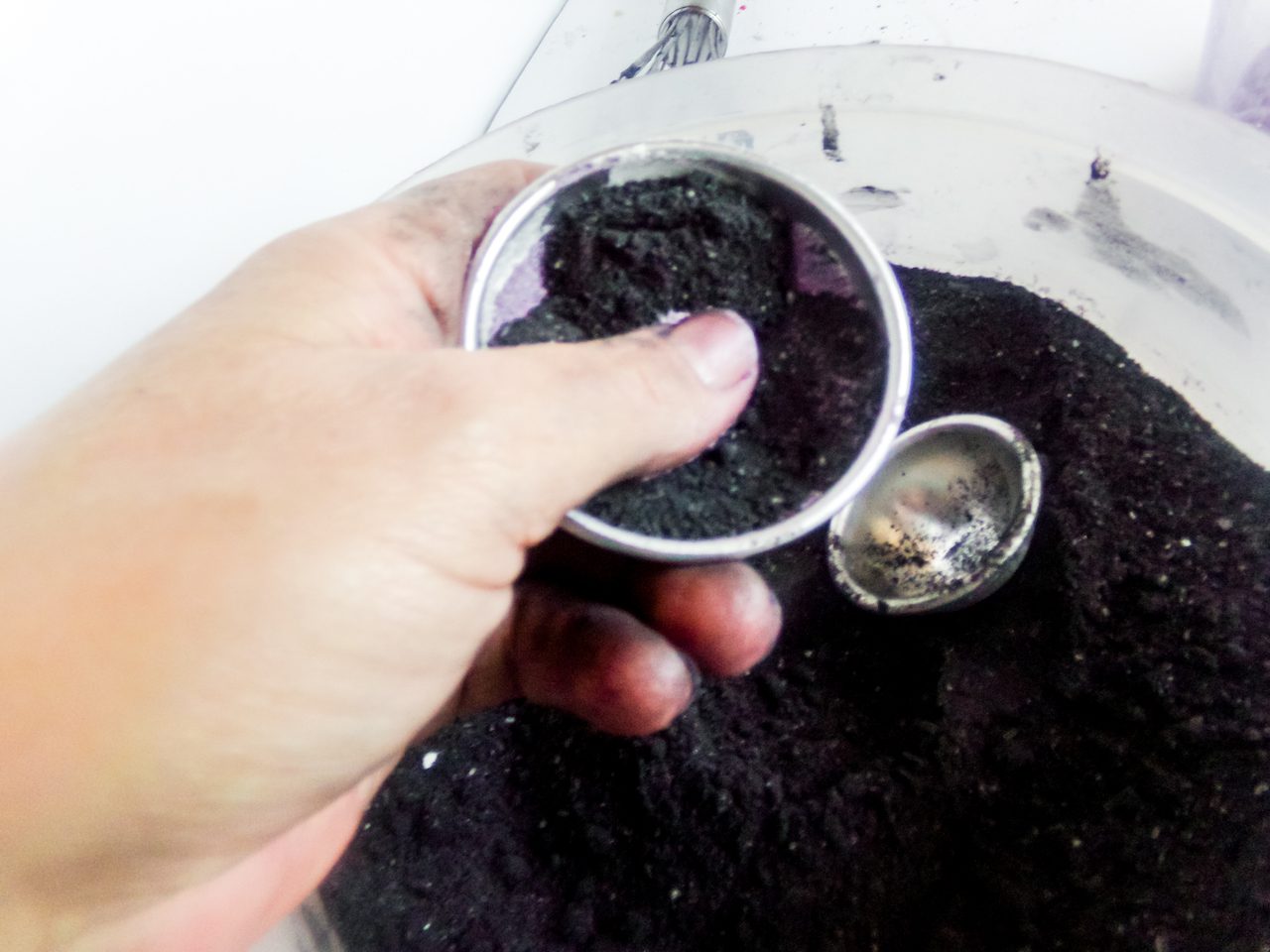 Geode Bath Bombs Recipe Homemade black bathtub Fizz
