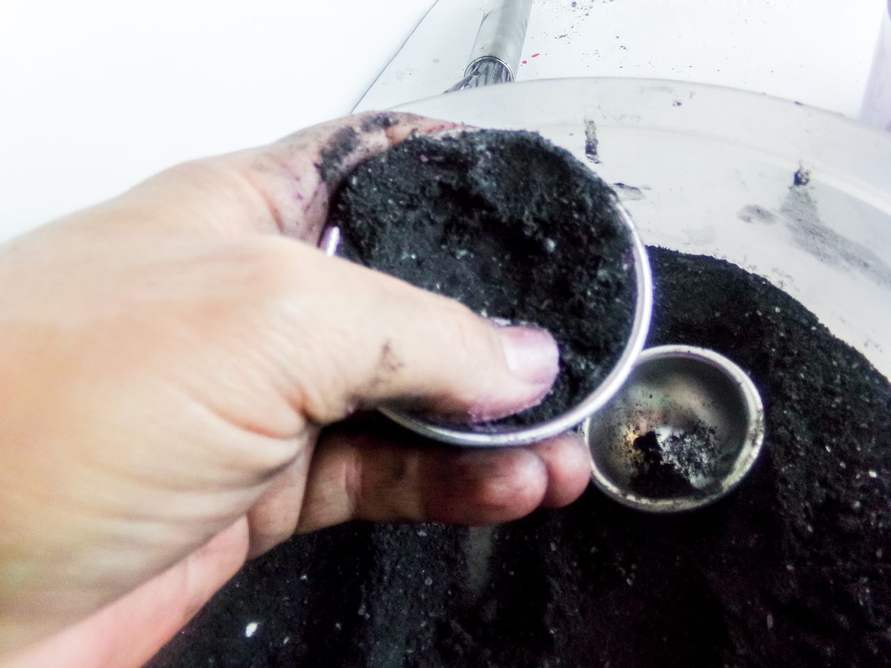 Geode Bath Bombs Recipe Homemade black bathtub Fizz