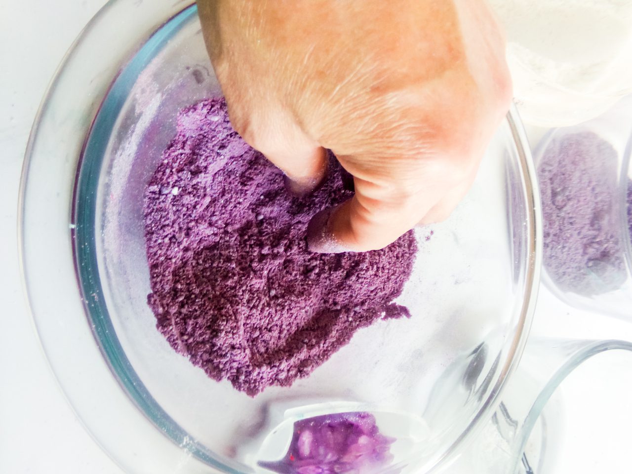 Geode Bath Bombs Recipe Homemade black bathtub Fizz