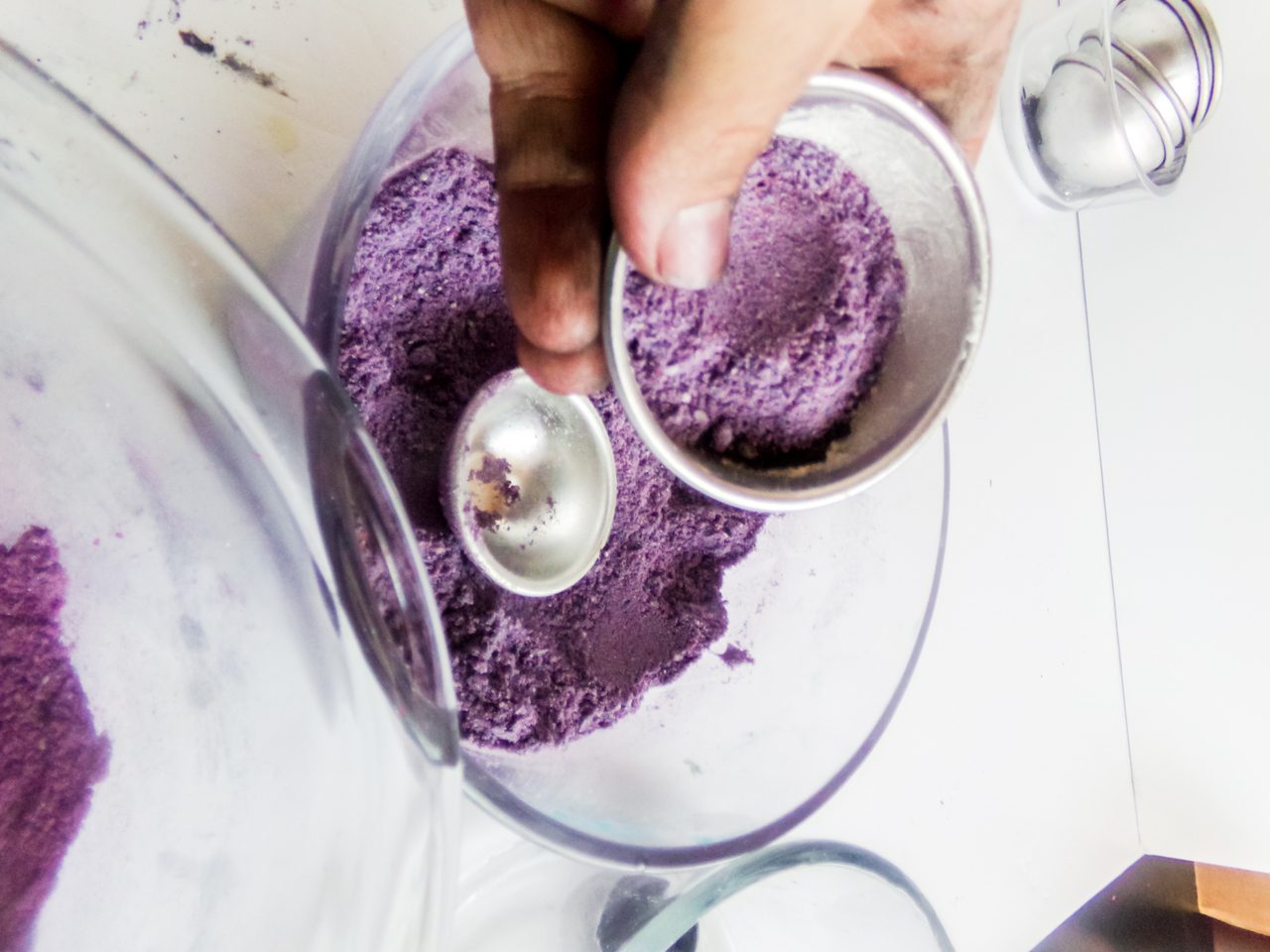 Geode Bath Bombs Recipe Homemade black bathtub Fizz