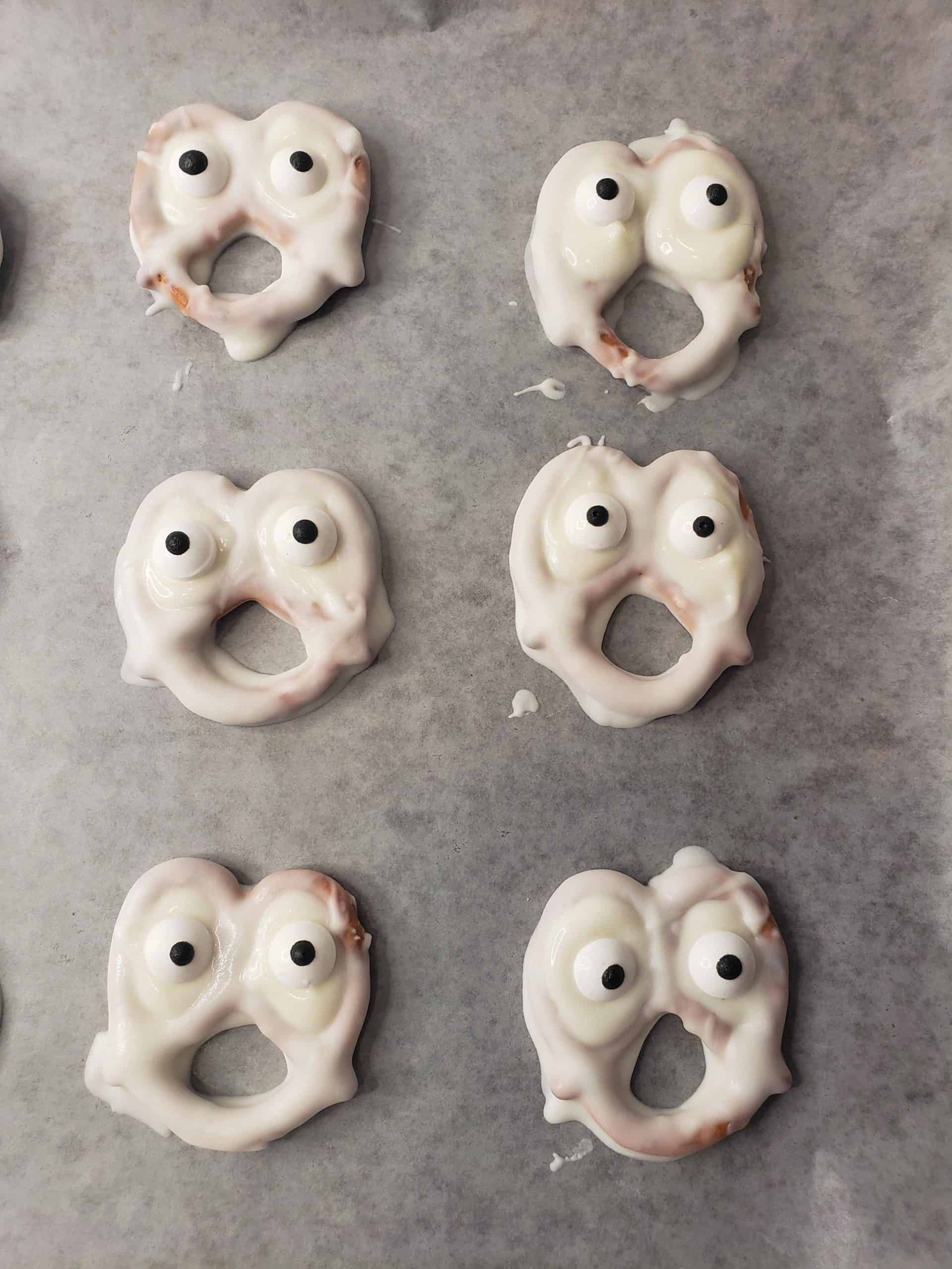 Halloween Pretzels White Chocolate Ghost