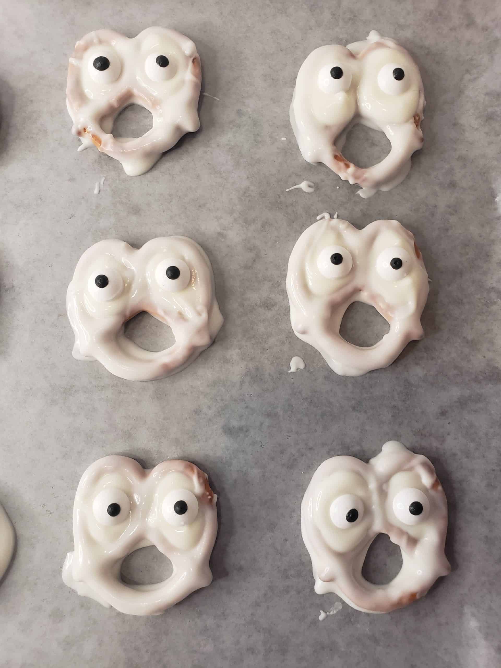 Halloween Pretzels White Chocolate Ghost